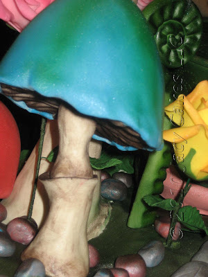 News from Jacy Cakes: Alice in Wonderland Inspired Cake!