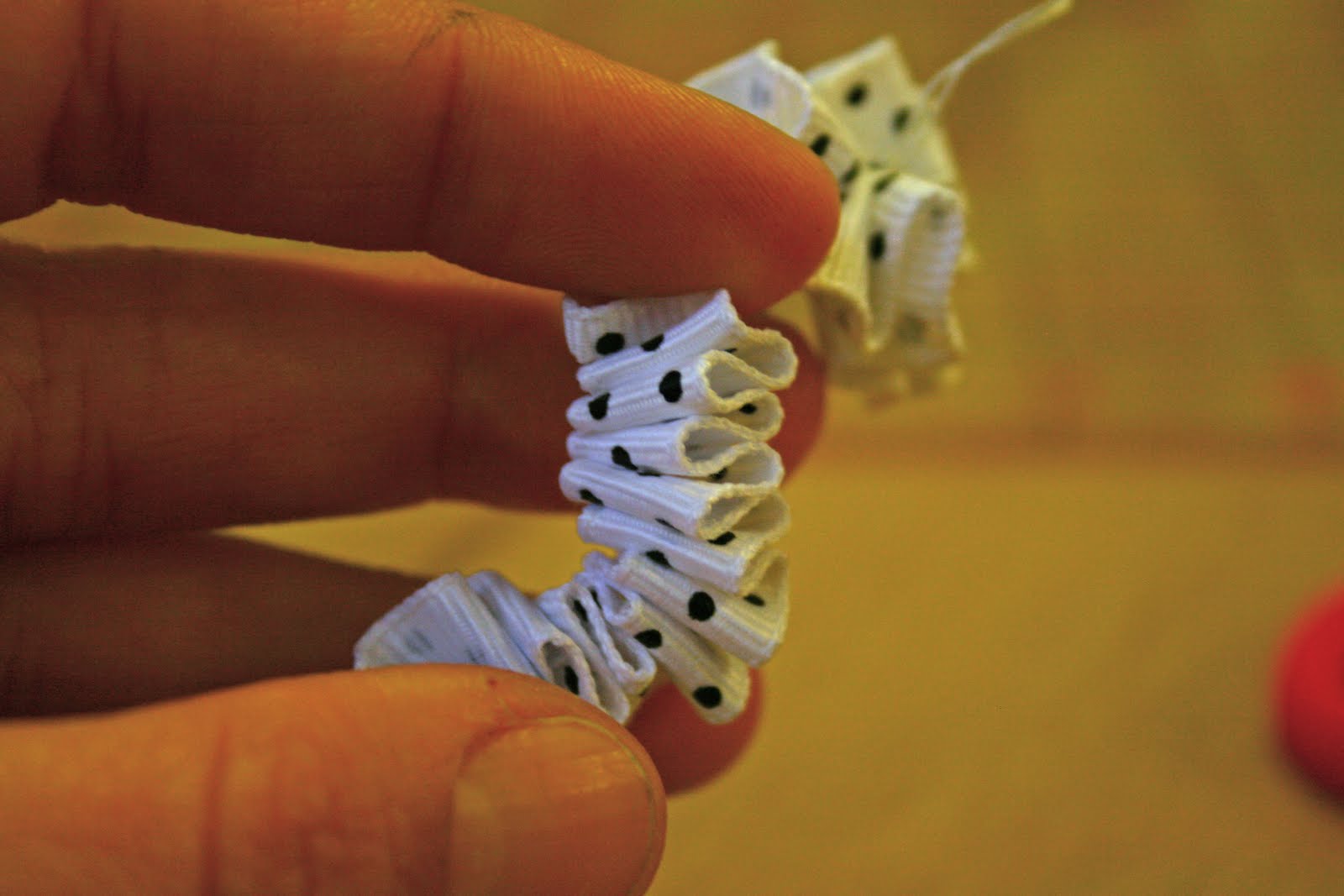 The Pretty Poppy: Pretty Pleated Flower tutorial