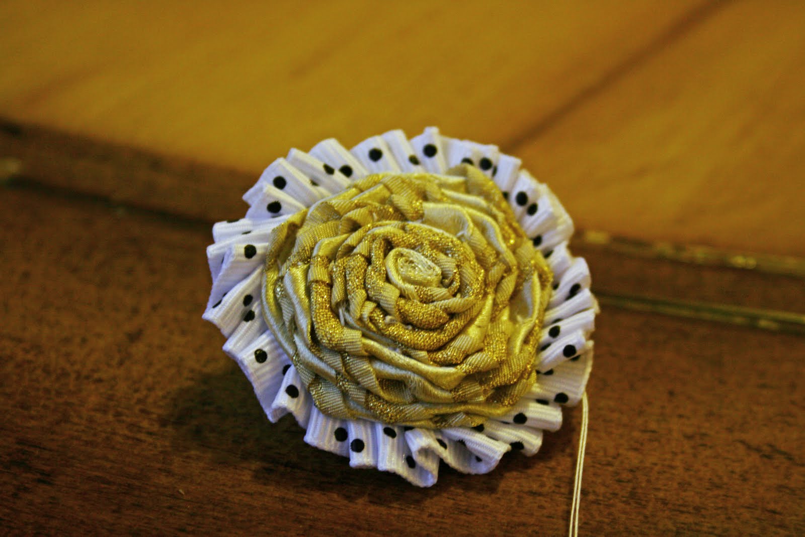 The Pretty Poppy: Pretty Pleated Flower tutorial