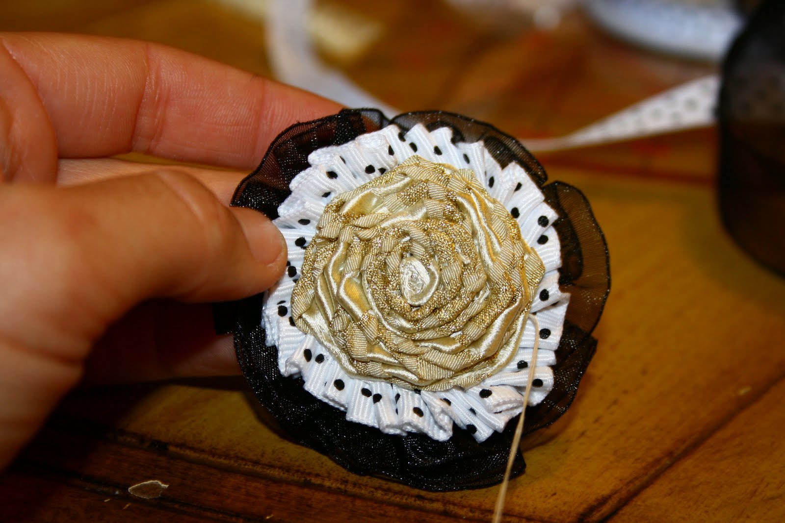 The Pretty Poppy: Pretty Pleated Flower tutorial