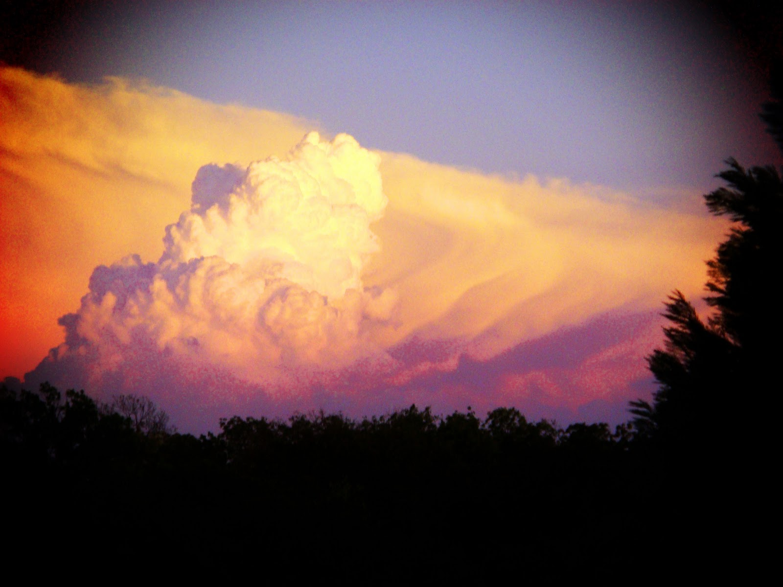 I Don't Do Mornings!: BAD STORMS TO THE EAST, GREAT TIME FOR PICTURES!