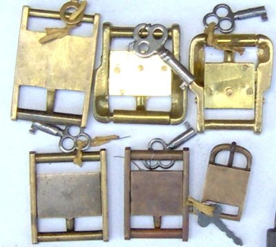 facts around us: Unique Vintage Keys & Locks | knobs knockers door handles