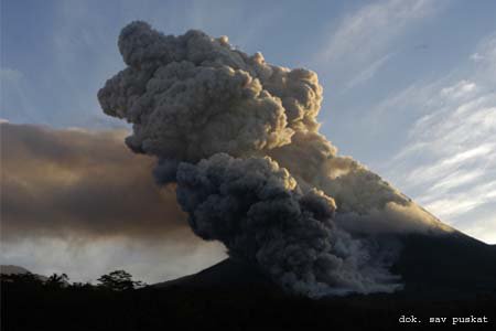 Abu Vulkanik Lebih Berbahaya dari Debu Biasa