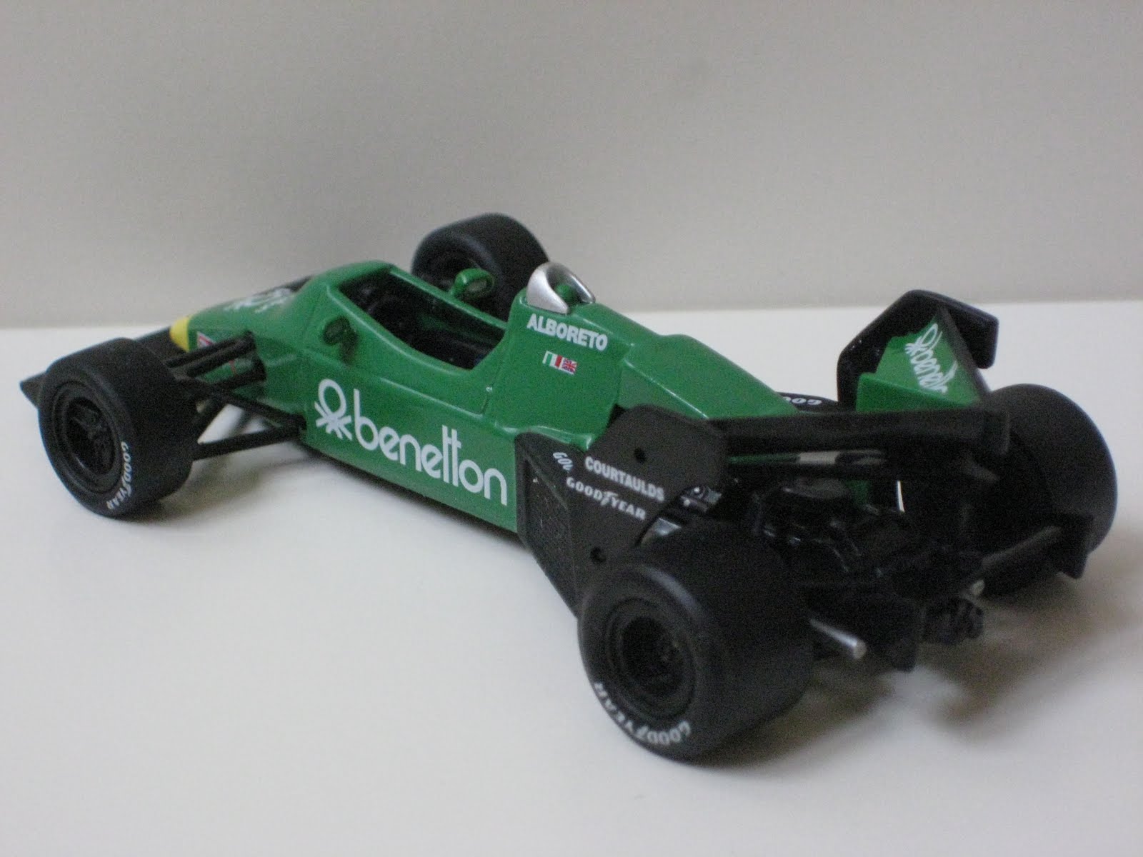 cochesaescala: TYRRELL BENETTON 012 #3 1983 MICHELE ALBORETO