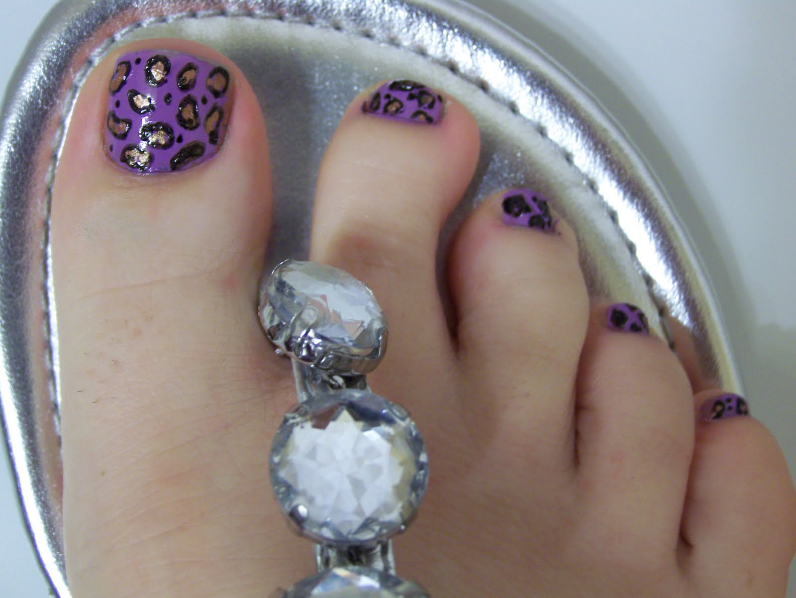 Life with Jenni: Leopard Spot toe nail art