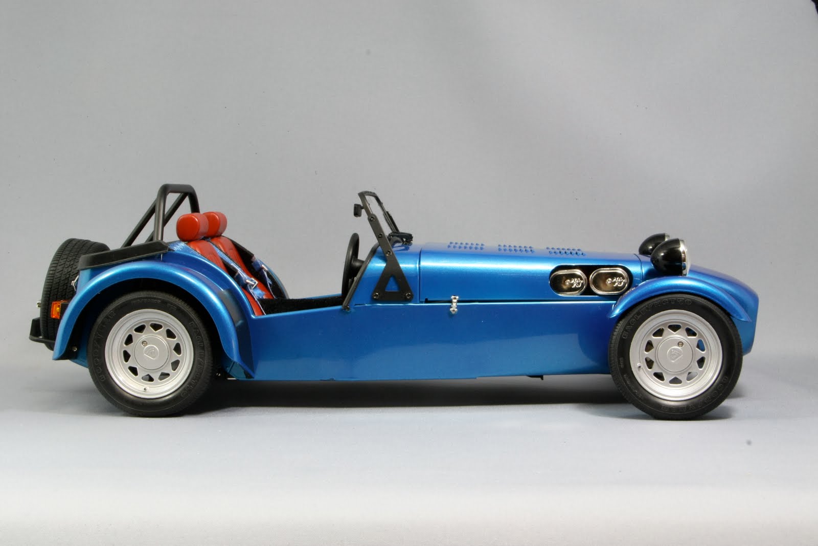Greg's Scale Plastic Model Showcase: Caterham Super 7