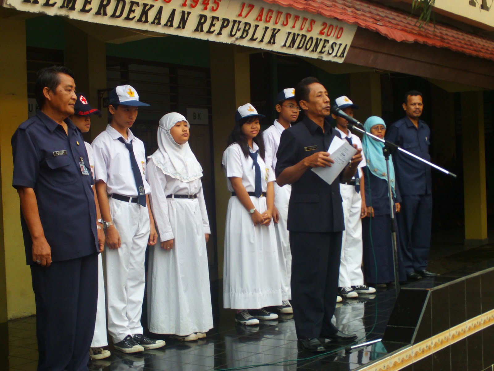 SMP NEGERI 97 JAKARTA: SISWA BERPRESTASI TINGKAT KECAMATAN MATRAMAN 2011