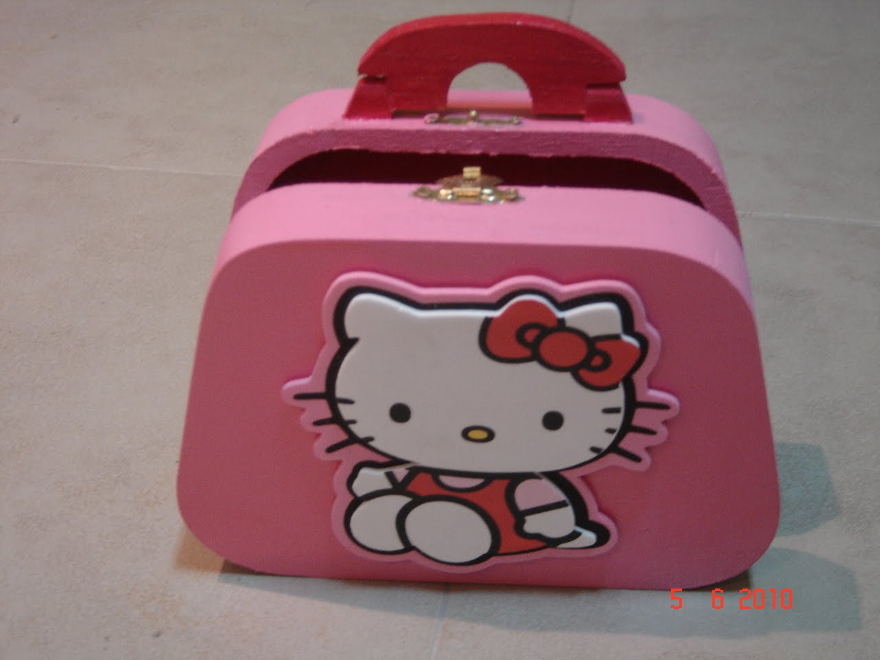 ALEXANDRA ARTES: Mala de Madeira Hello Kitty - Pequena