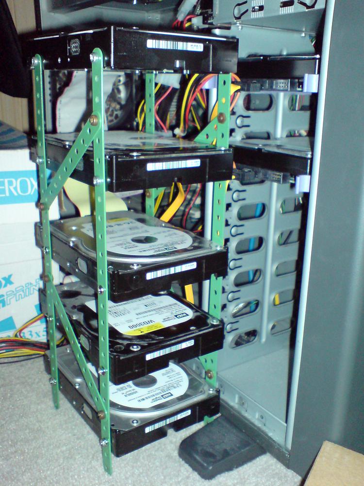 Electric handicraft: HDD storage tower made out of Meccano like parts