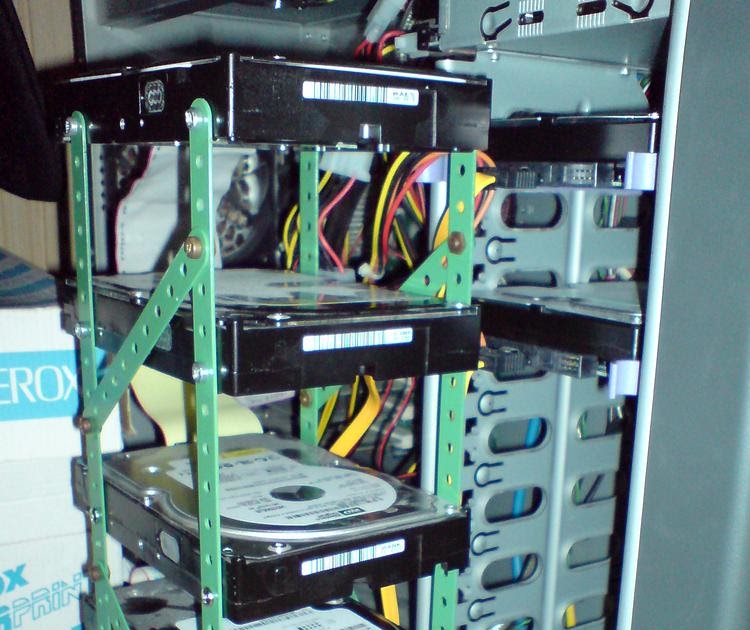 Electric handicraft: HDD storage tower made out of Meccano like parts