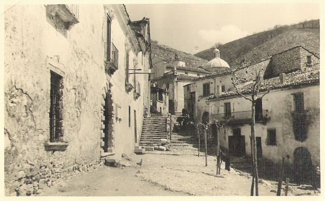 SANTOMENNA A 30 ANNI DAL TERREMOTO: COM'ERA PIEDI LA TERRA