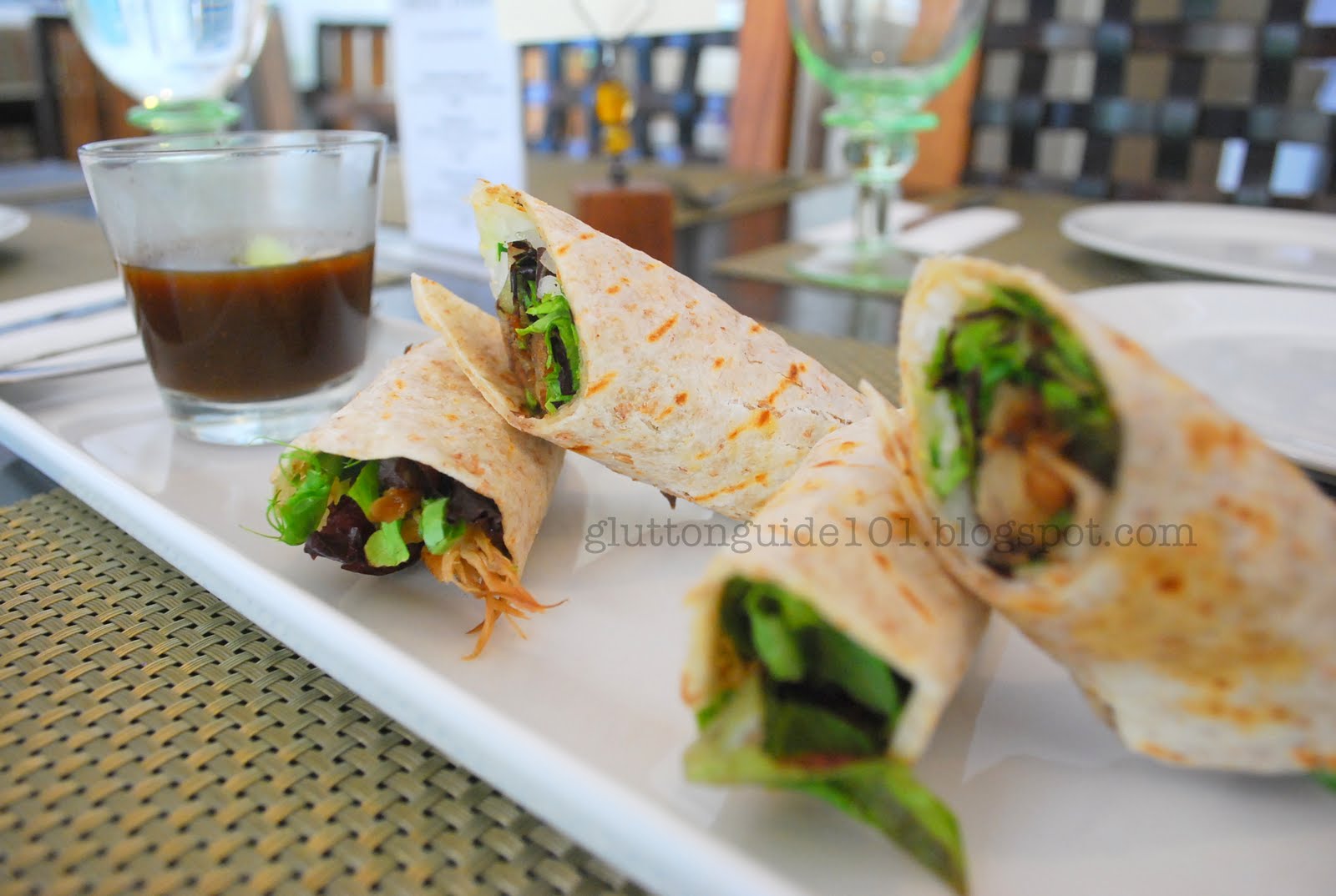 The Glutton Guide: Kiss-ing the Cook makes a Yummy Meal