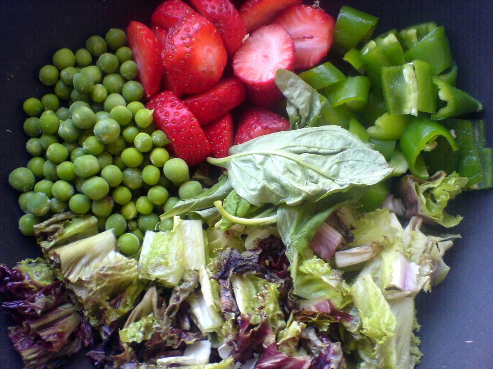 RAWk Me!: Strawberry, Pea, Pepper, and Lettuce Salad with a Pesto Dressing