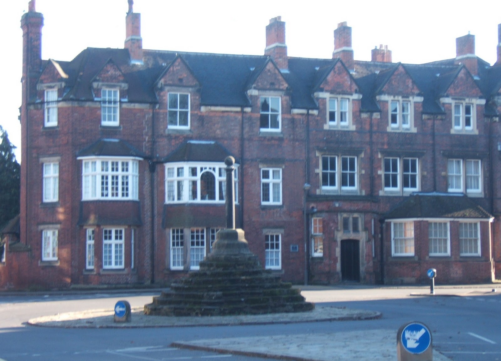 Little Sealed Packages: Repton cross and a roof of straw