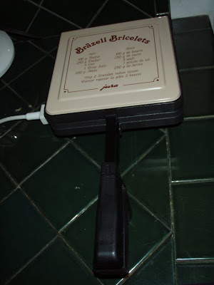 The Incorrigible Cook Strikes Again: Swiss brazeli cookies