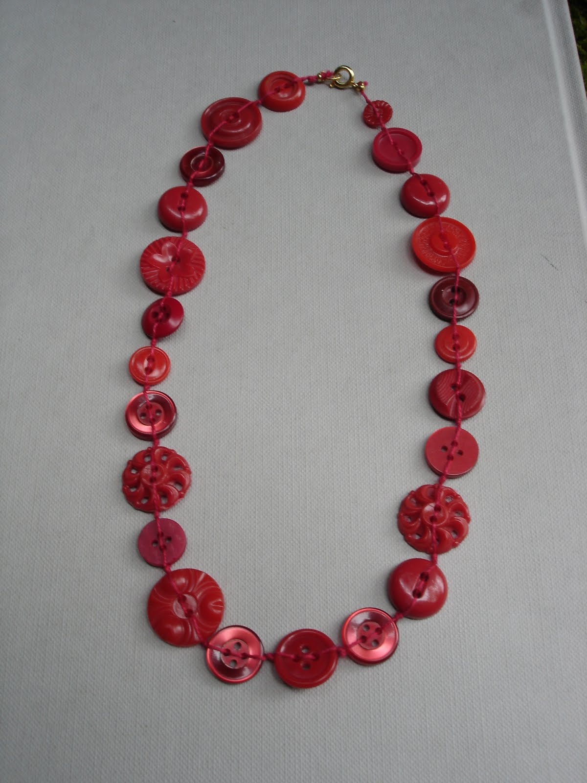 Seaddle Bags: Button Necklace