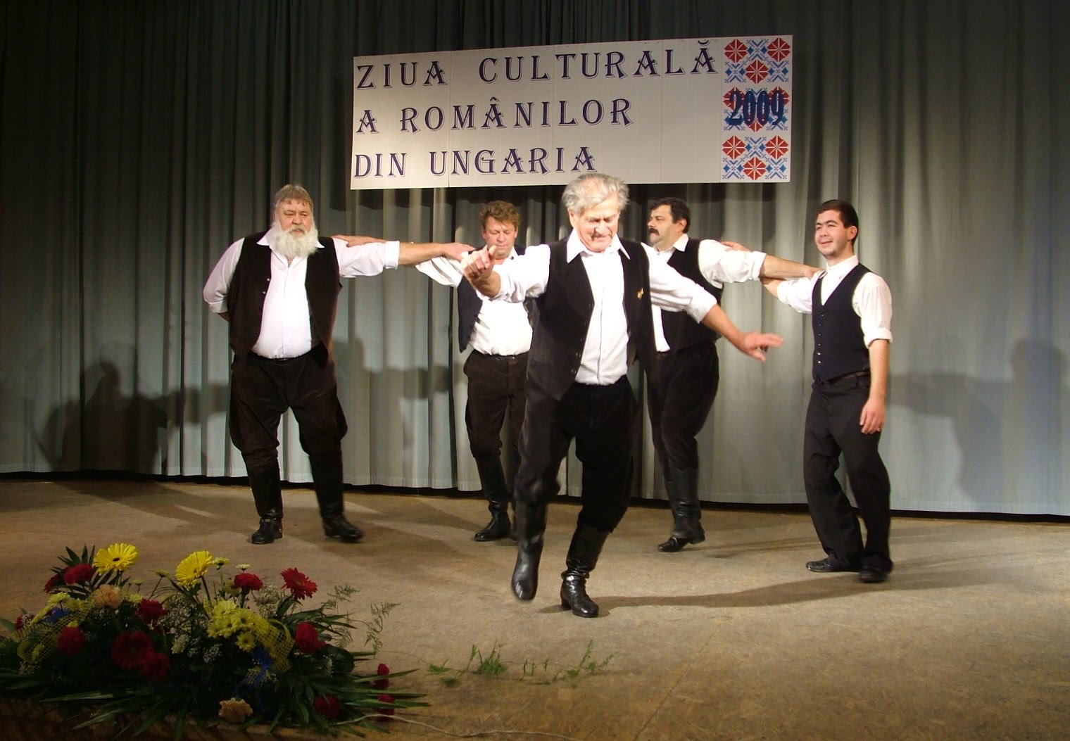 Expozitie fotografica "Romanii din vecinatatea apropiata - Ungaria" la ...