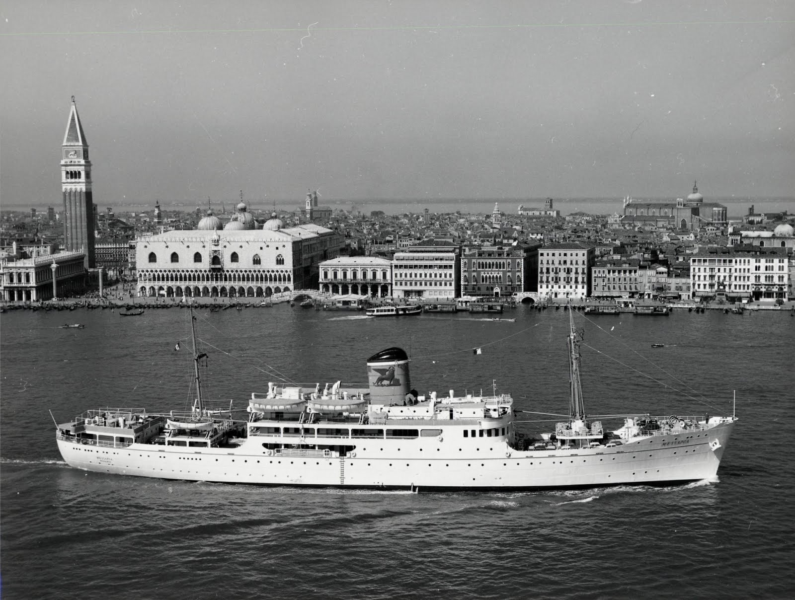 ADRIATICA di Navigazione SpA Venezia: M/n MESSAPIA