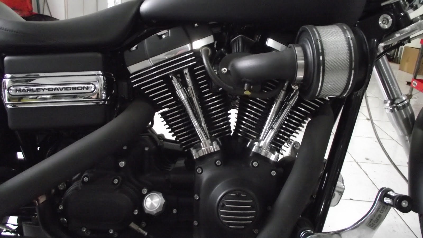 Hot Custom: DYNA SUPER GLIDE DESIGNED BY JIMMY