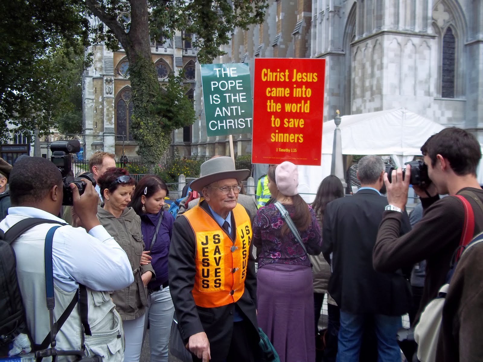 The Sound of an Alarm: Protest against the Pope in London