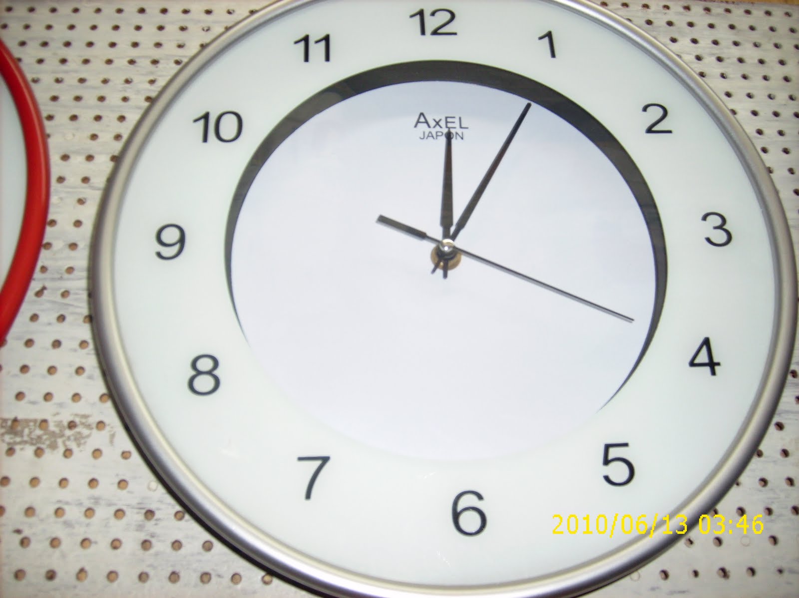 VJ INVERSIONES S.A: Reloj Redondo con Numero en Vidrio