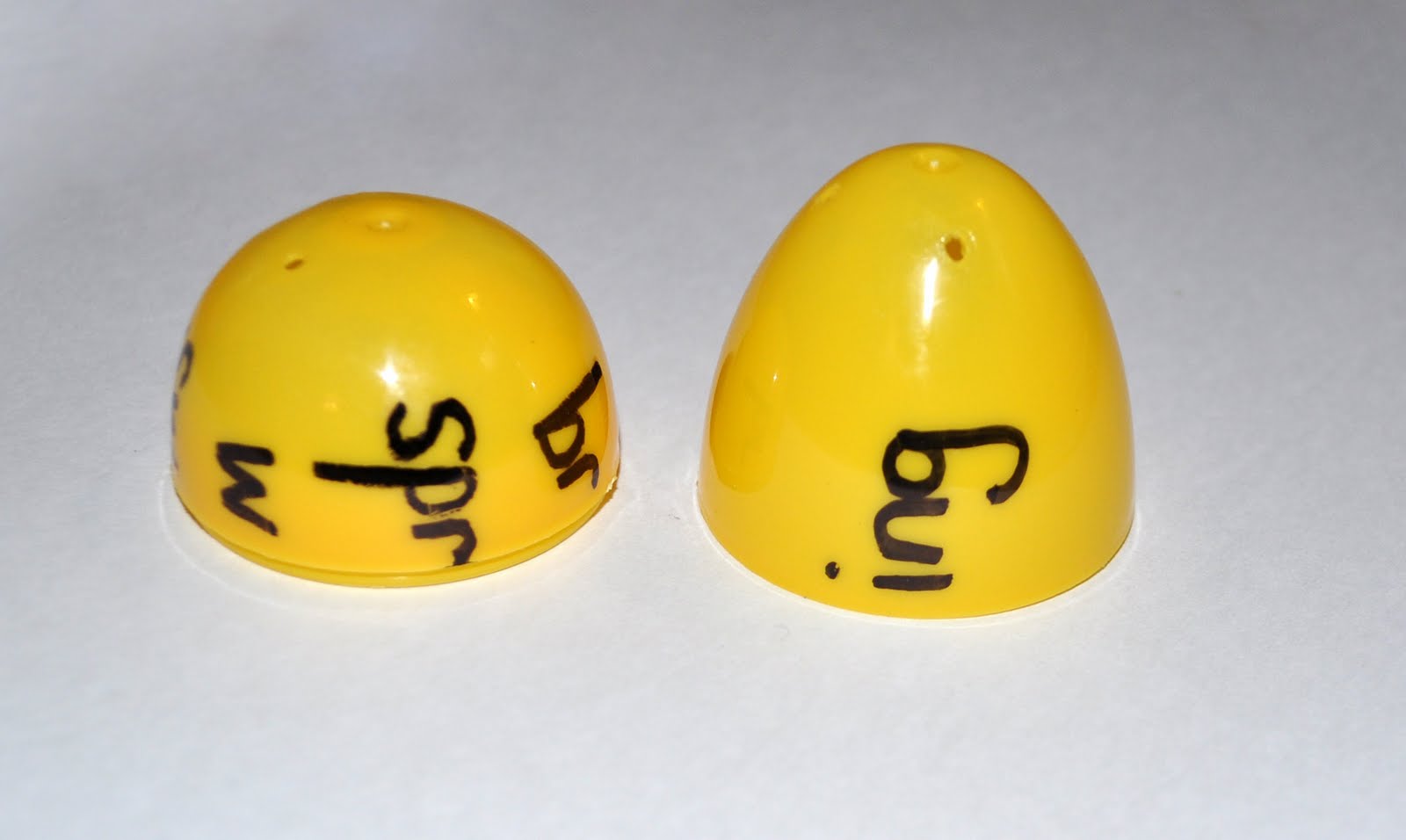 The Little Legers: Having Fun Reading Using "Word Eggs!"