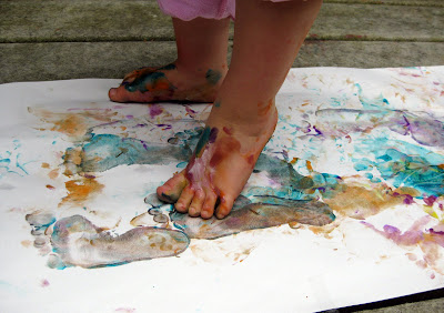 The Little Legers: Feet Painting