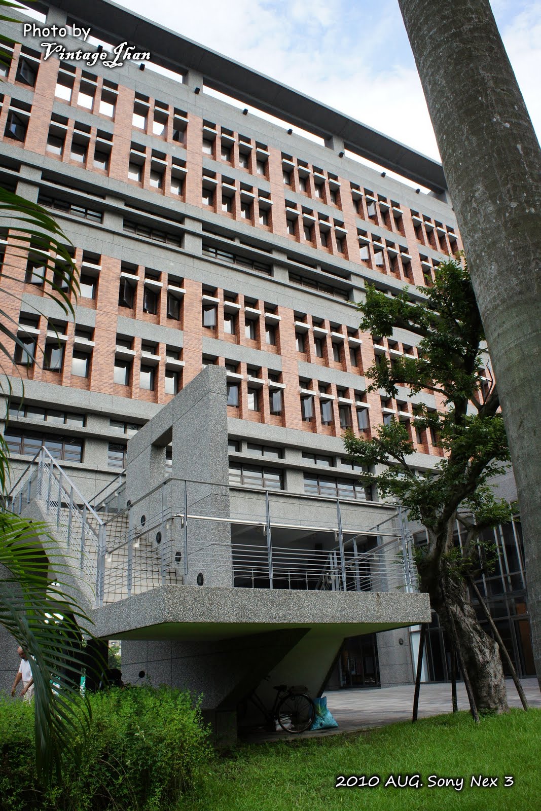 Travel Photos Map 旅行攝影地圖: College of Law,NTU/台大法學院 萬才館 霖澤館