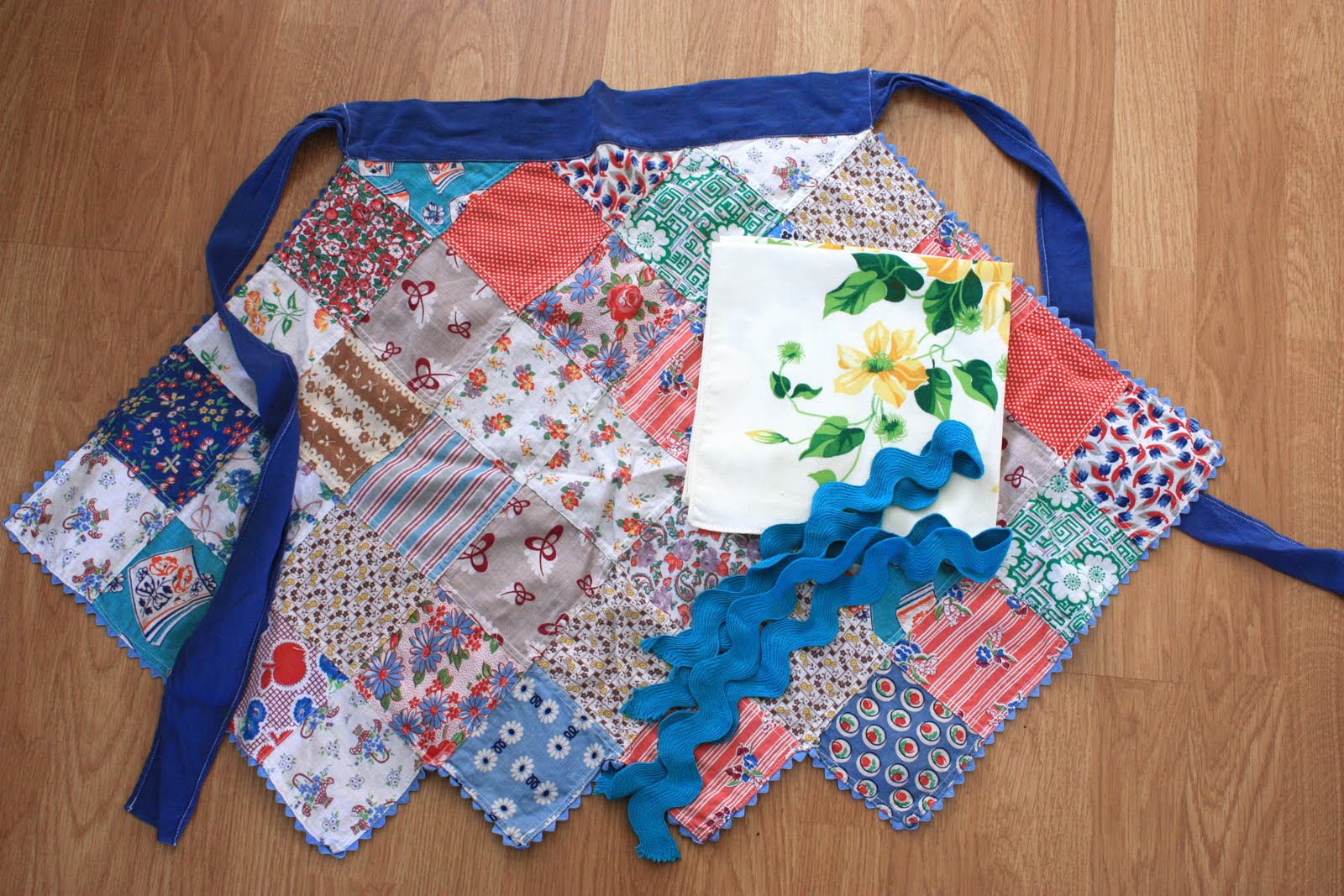 Bloom: Make an upcycled vintage apron with Bloom guest Amy!