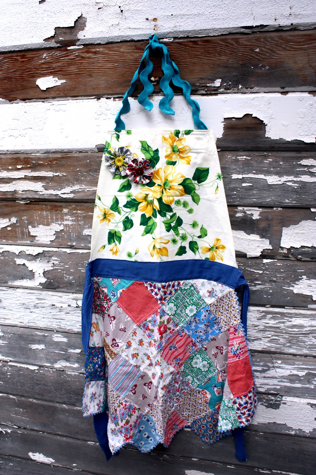 Bloom: Make an upcycled vintage apron with Bloom guest Amy!