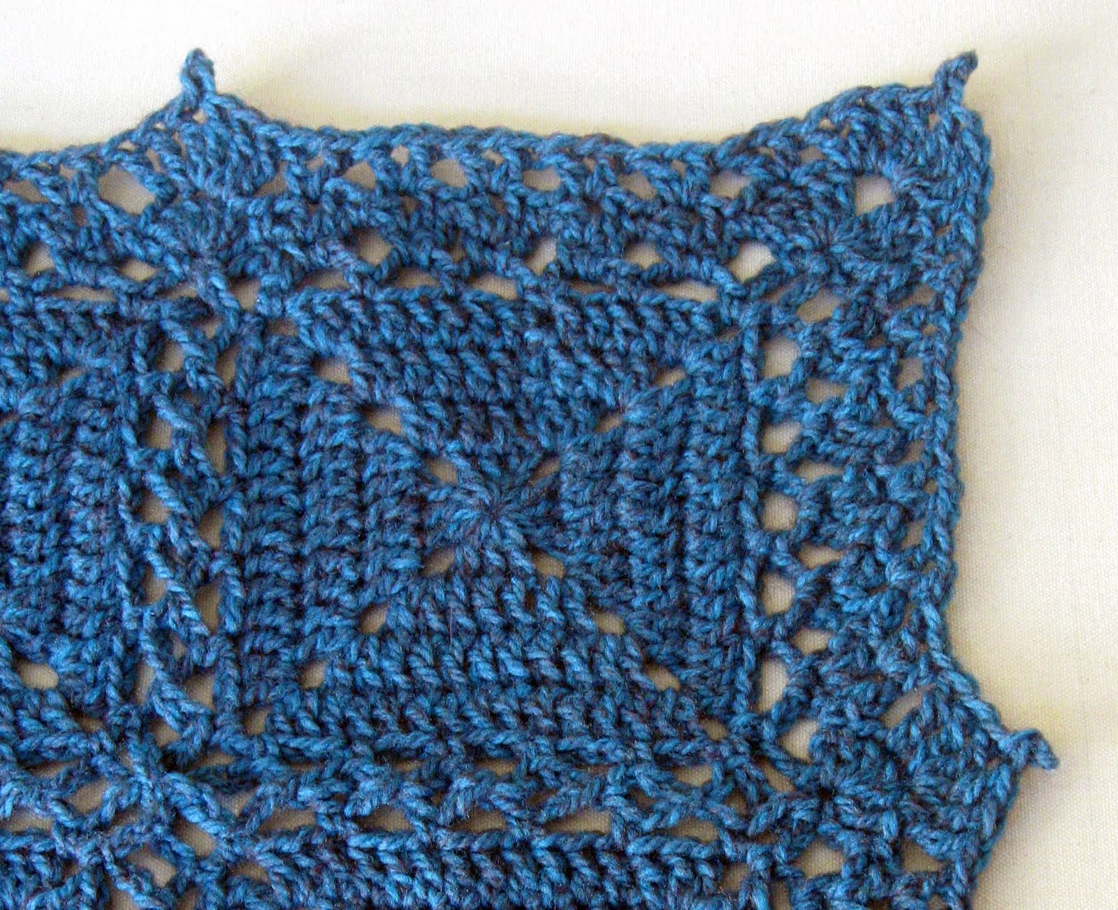Loops and Ramblings: "V" Stitch Border