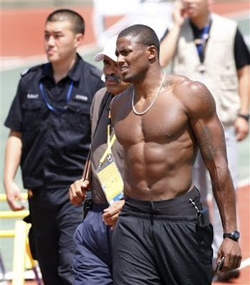 B~Wood Chronicles . . .: 6 Foot 3 inches is OOH SO APPETIZING!