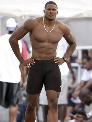 B~Wood Chronicles . . .: 6 Foot 3 inches is OOH SO APPETIZING!