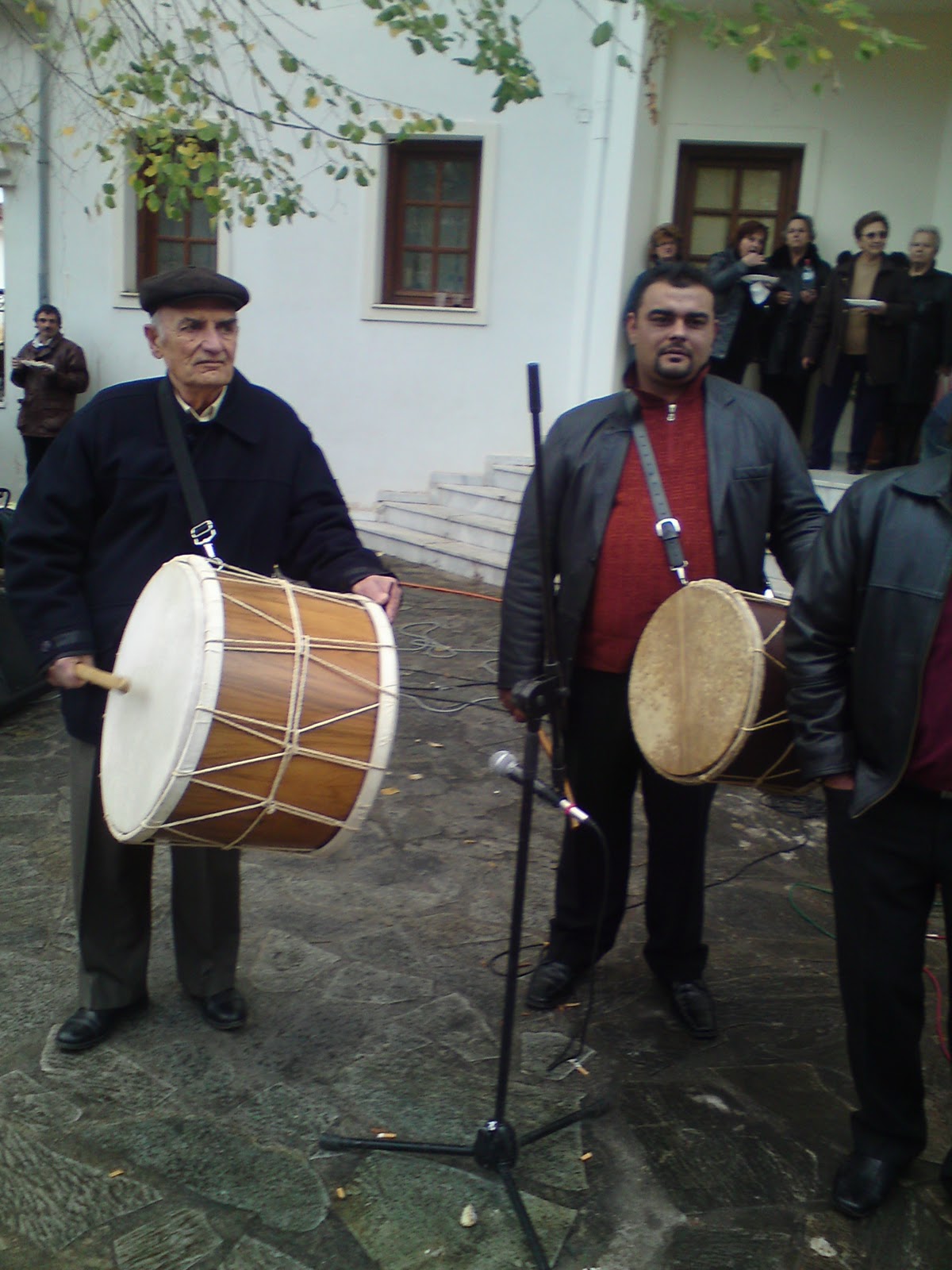 ΑΜΦΙΚΛΕΙΑ ΔΑΔΙ: Κυριακη στο χωριο μου την Αμφικλεια