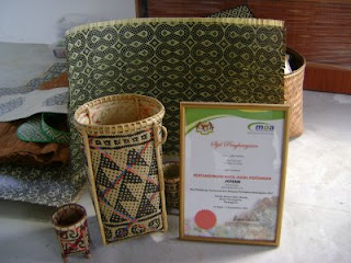 Bicara Pensiangan: ANYAMAN BULUH KRAFTANGAN MURUT NABAWAN