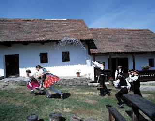 Pirtsy: Húsvéti locsolás