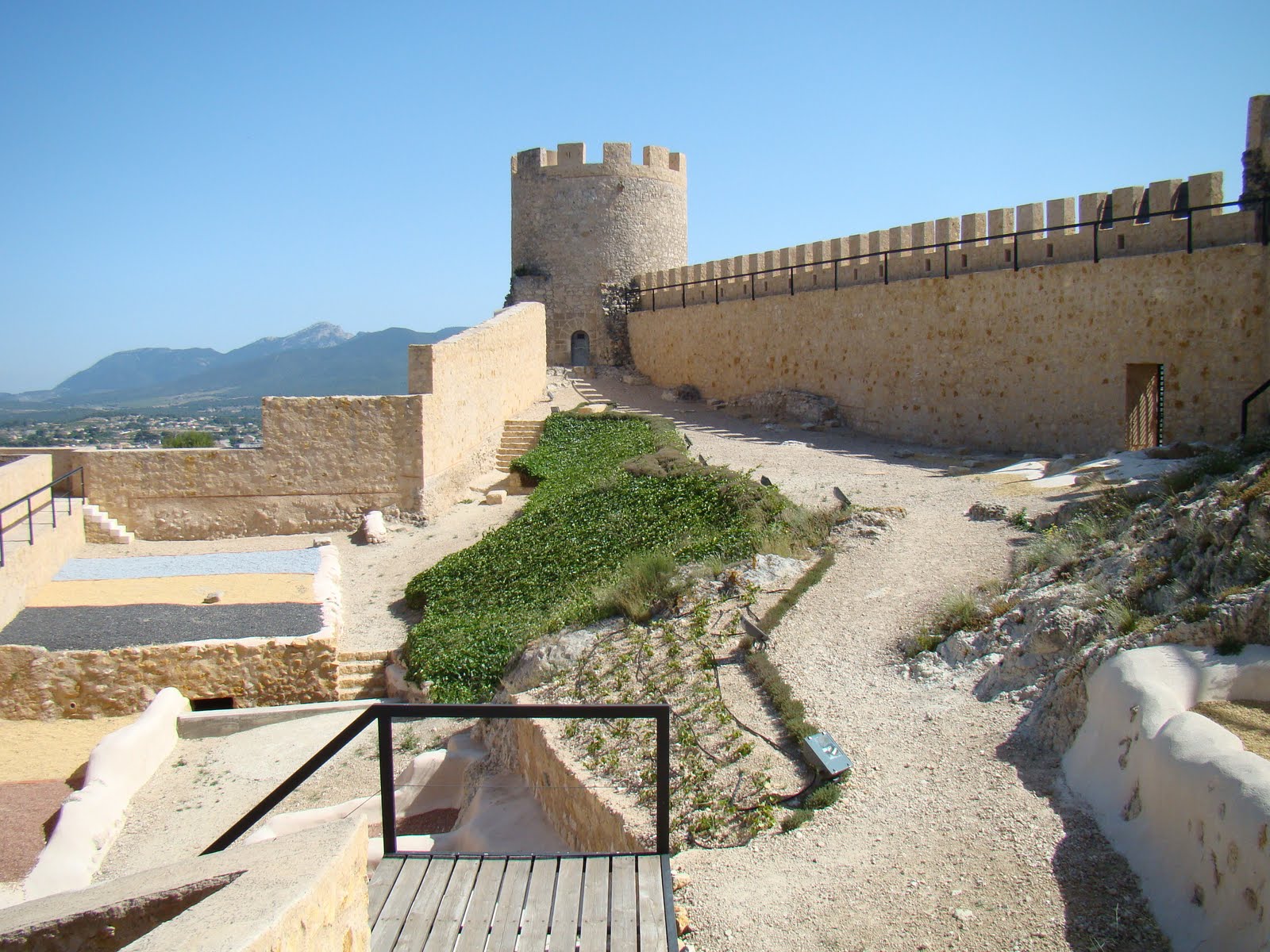 Castillos Españoles: CASTILLO DE CASTALLA - ALICANTE