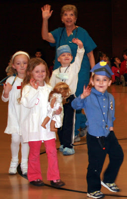 A Homemade Life: Community Helper Parade at Preschool!