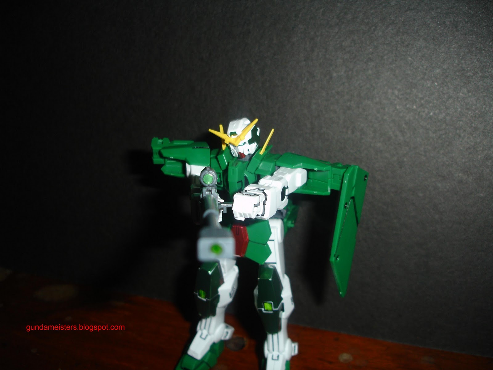 Gundam Meisters: FG 1/144 Gundam Dynames