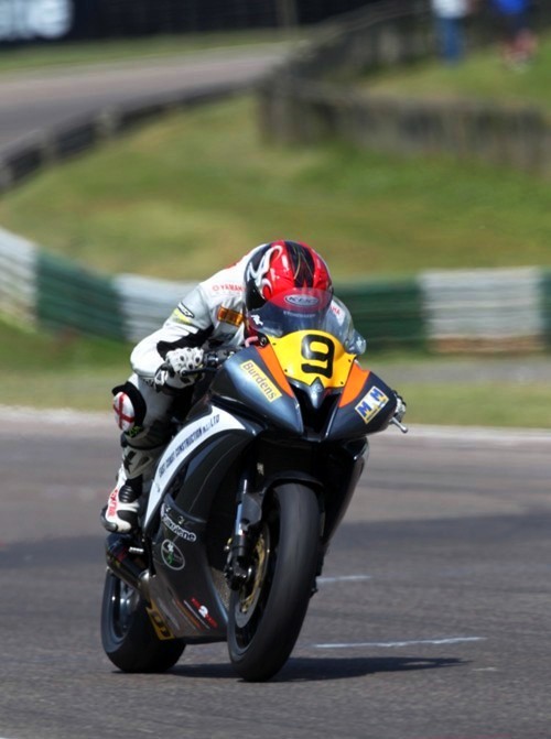 Latest news.: KARL( BOMBER) HARRIS ON THE R1 SUPERBIKE / BSB MALLORY ...