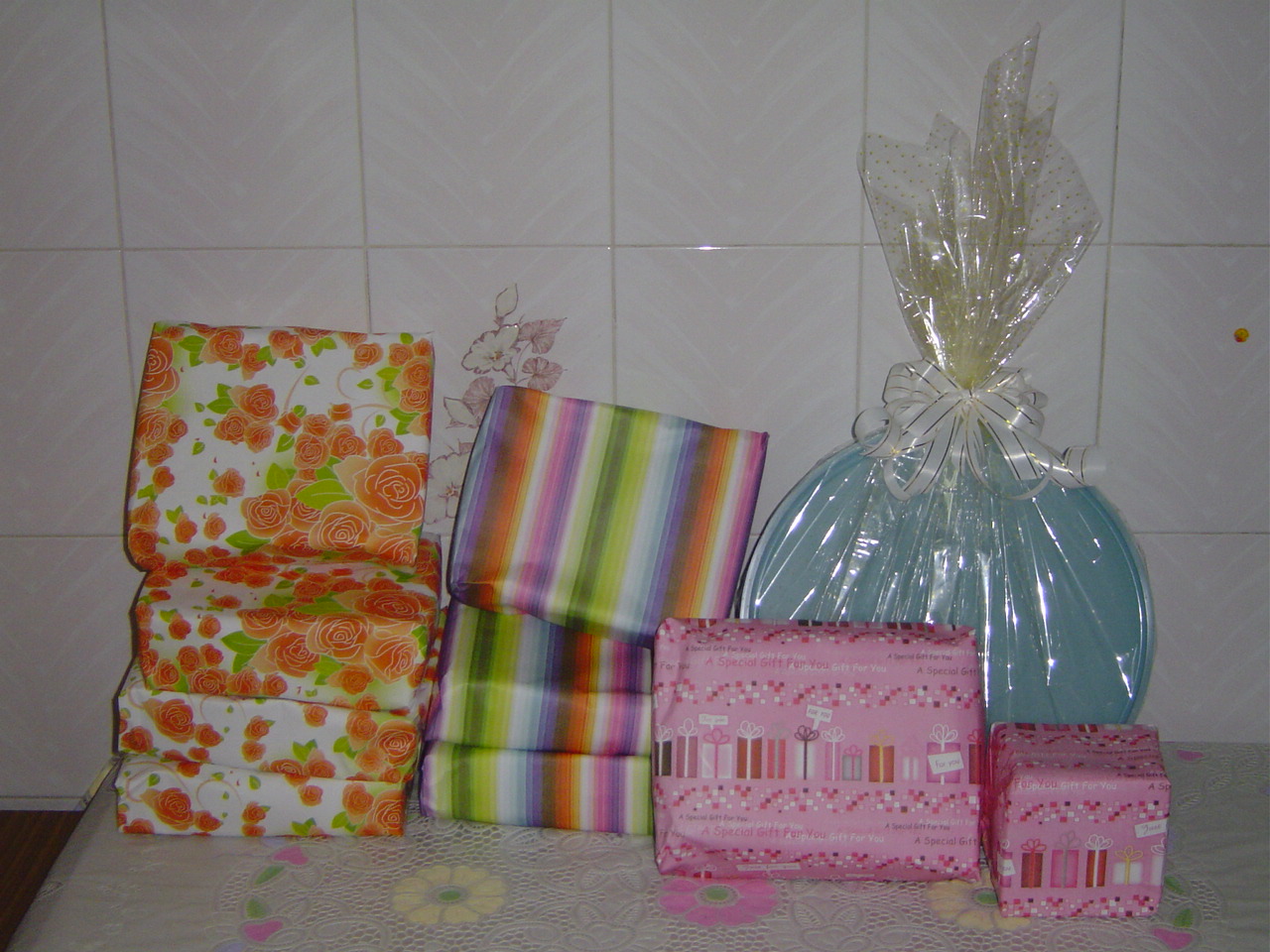 TupAffairs ::: For Tupperware Lovers..: Gift Wrapping