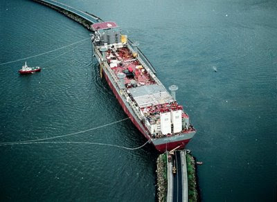 Navalandia: El Discoverer Enterprise en el puente de las Pías