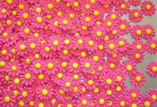 Decorative work: Sugar paste flowers for cake decoration