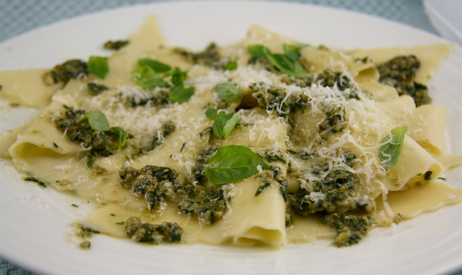 Toque Blanche: Fazzoletti di seta al pesto