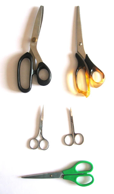 durra's doodle: The Tools of The Trade - Alat alat Jahitan