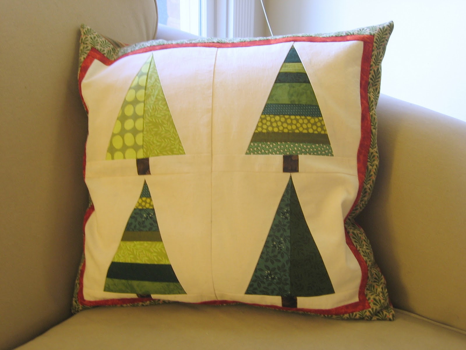 Needle and Spatula: Patchwork Holiday Tree Pillows