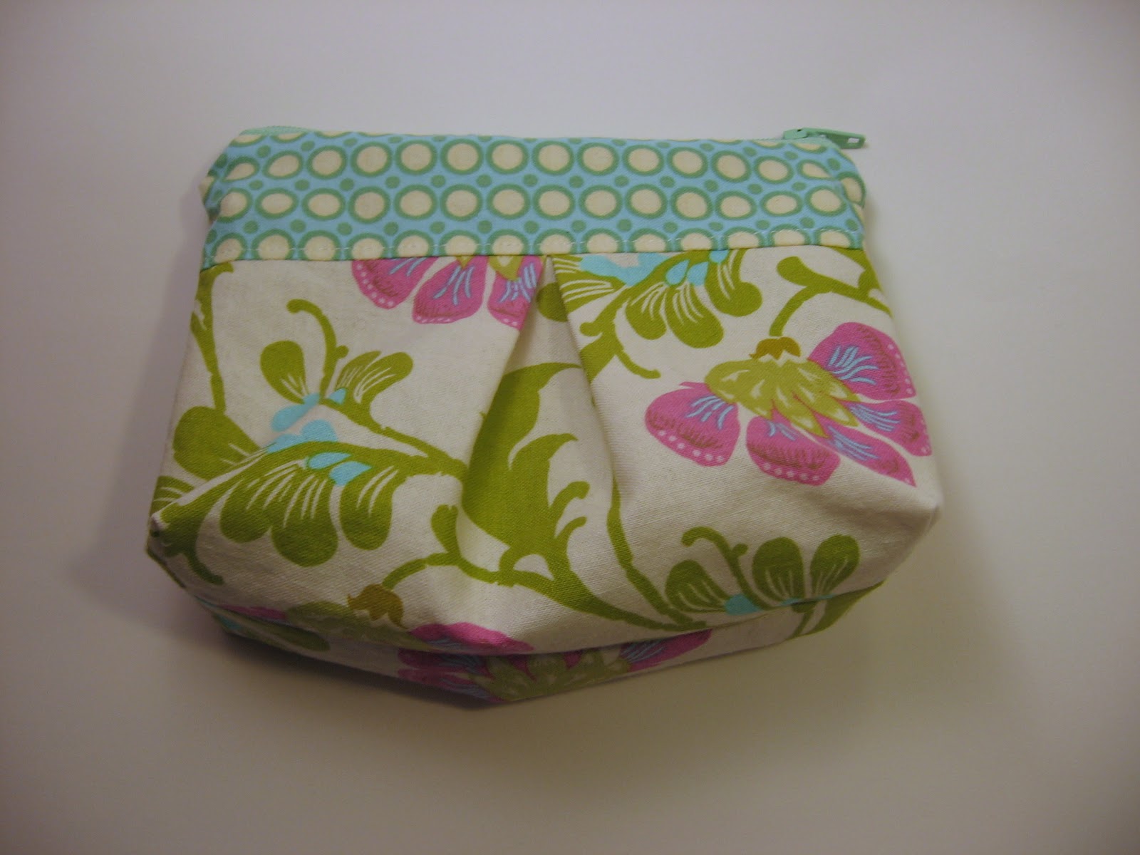 Needle and Spatula: Pleated Pouch Sewing Tutorial