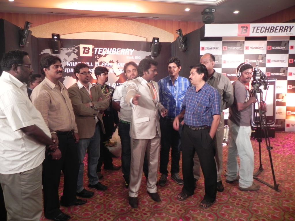 Techberry Mobiles: The India's first projector mobile got launched on ...