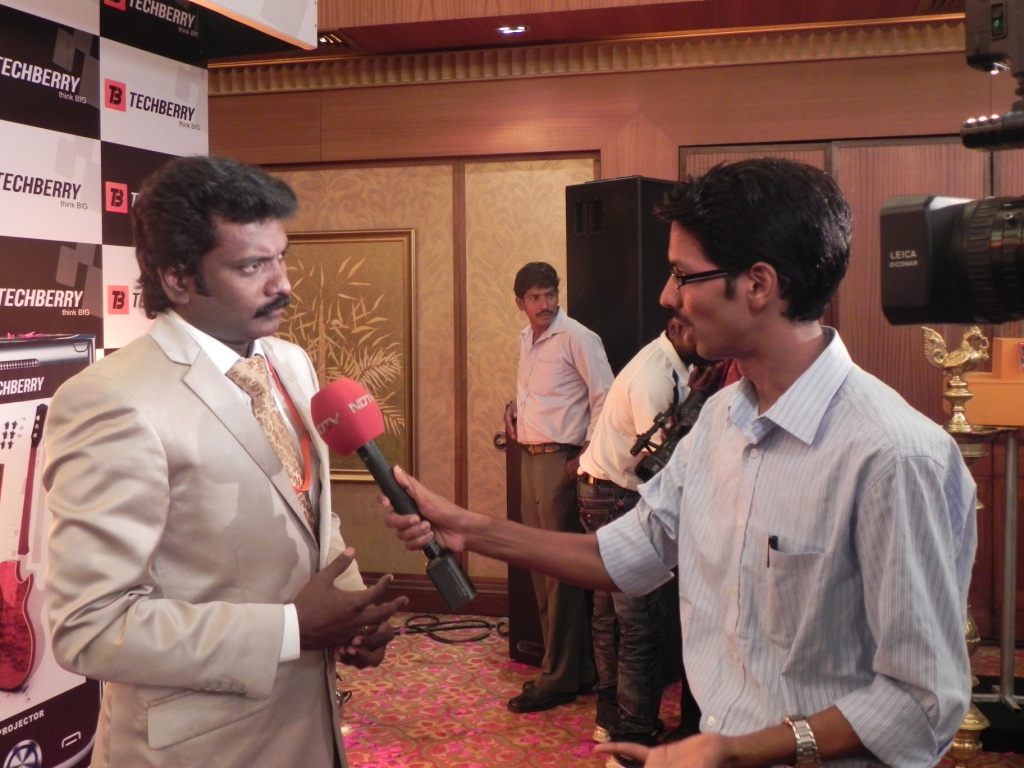 Techberry Mobiles: The India's first projector mobile got launched on ...