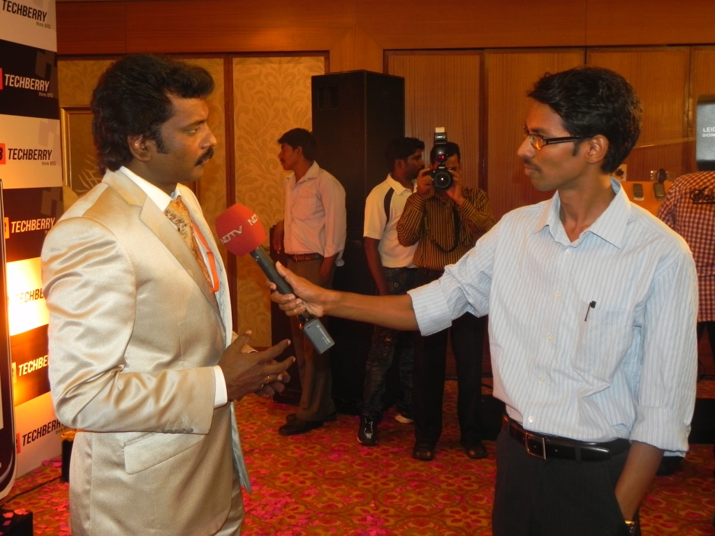 Techberry Mobiles: The India's first projector mobile got launched on ...